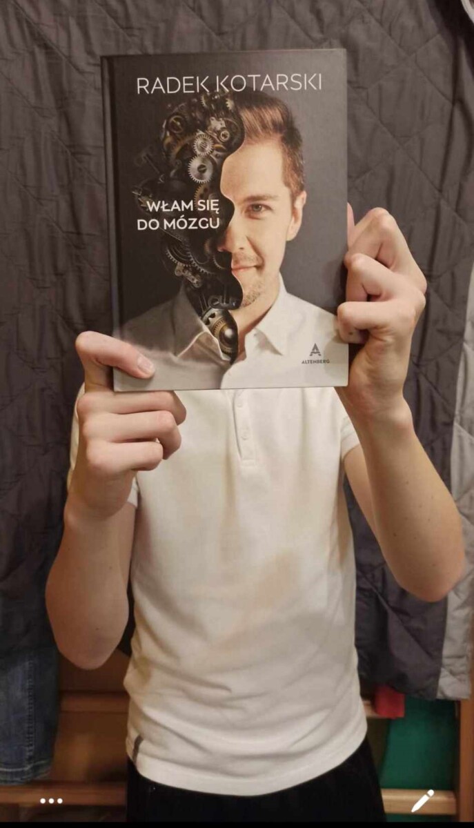 Projekt SLEEVEFACE, czyli ubierz się w książkę… - I Liceum ...