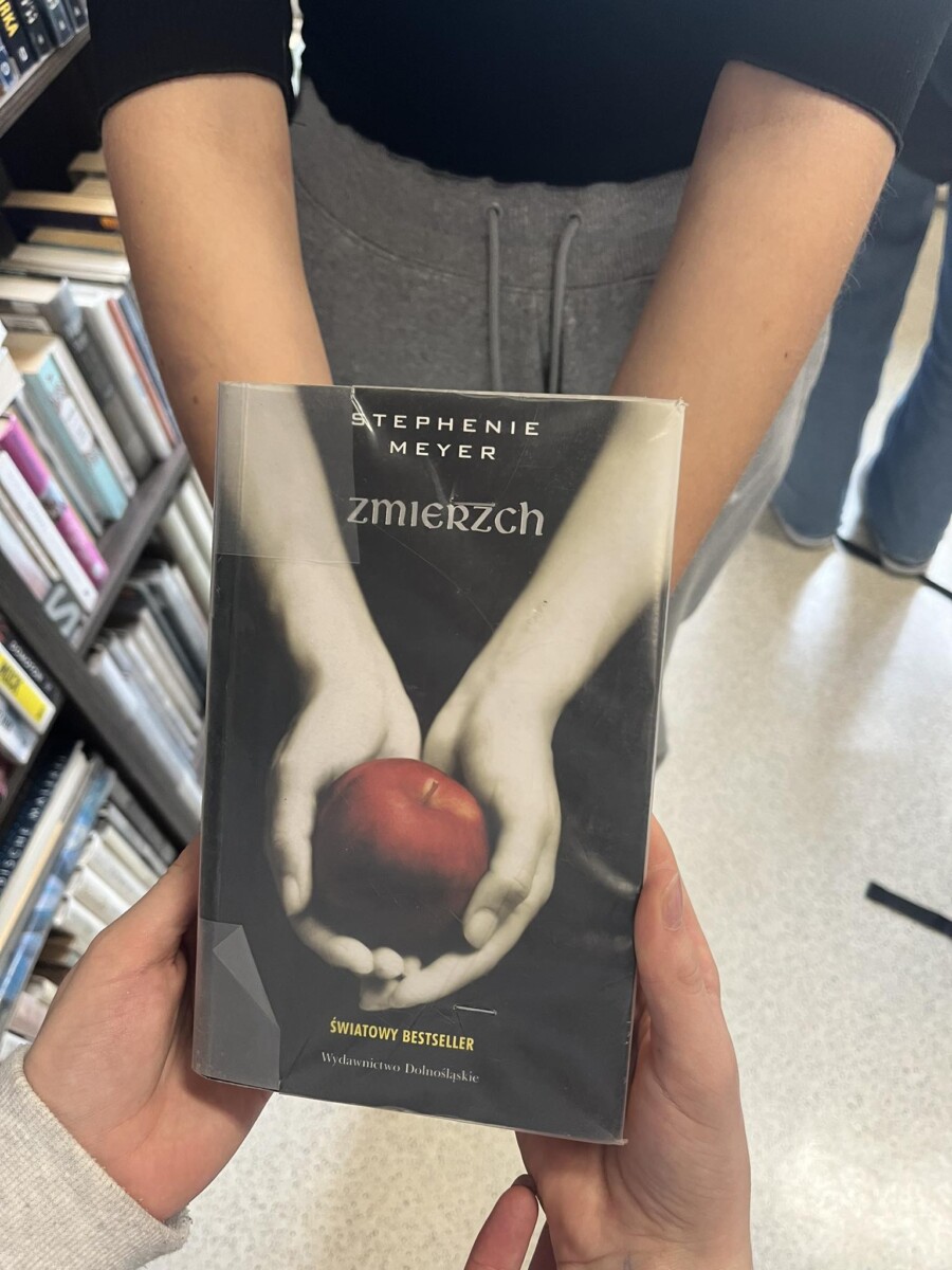 Projekt SLEEVEFACE, czyli ubierz się w książkę… - I Liceum ...